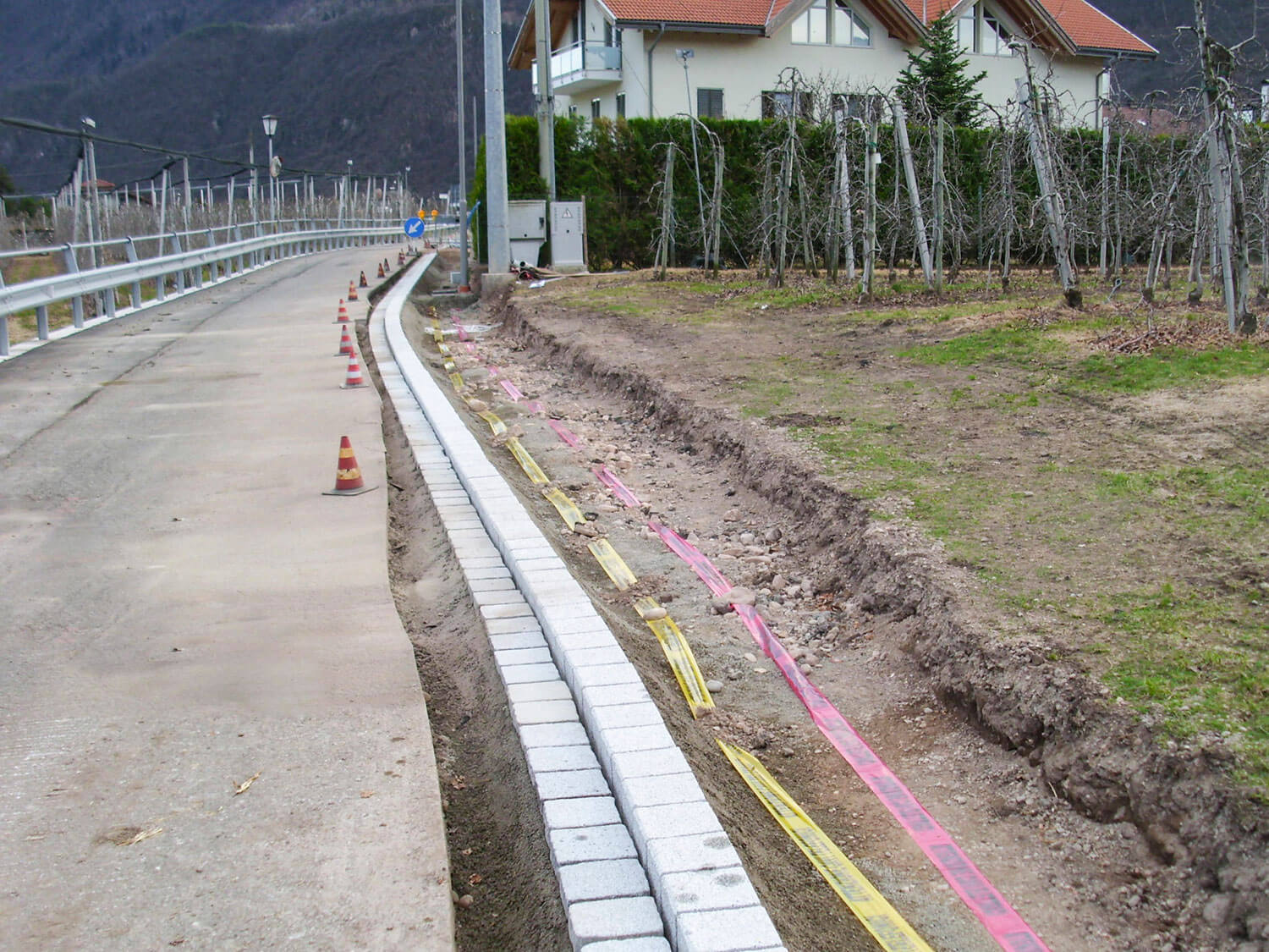 Strassenbau & Asphaltierungs­arbeiten - www.rewibau.it